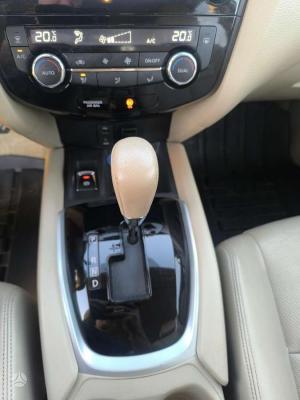 White Nissan X-Trail 2017 in Vilnius, with an engine capacity of 1.60 L and mileage of 141 thousand km for 11000 €, photo 16 on AUTOMOTO.COM.LV
