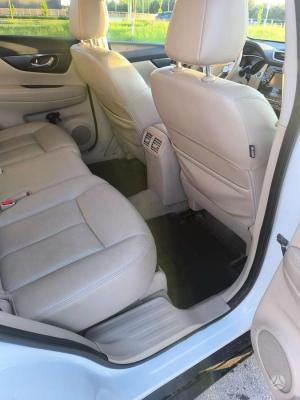 White Nissan X-Trail 2017 in Vilnius, with an engine capacity of 1.60 L and mileage of 141 thousand km for 11000 €, photo 21 on AUTOMOTO.COM.LV