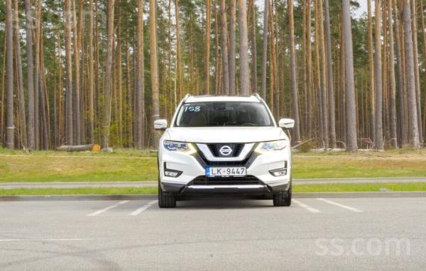 White Nissan X-Trail 2018 in Riga, with an engine capacity of 2.00 L and mileage of 116 thousand km for 16890 €, photo 3 on AUTOMOTO.COM.LV