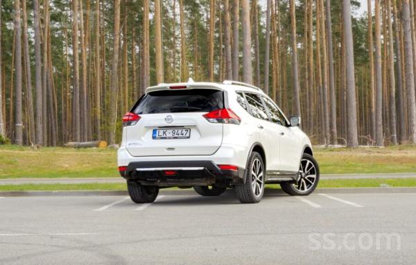 White Nissan X-Trail 2018 in Riga, with an engine capacity of 2.00 L and mileage of 116 thousand km for 16890 €, photo 5 on AUTOMOTO.COM.LV