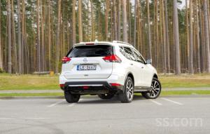 White Nissan X-Trail 2018 in Riga, with an engine capacity of 2.00 L and mileage of 116 thousand km for 16890 €, photo 6 on AUTOMOTO.COM.LV