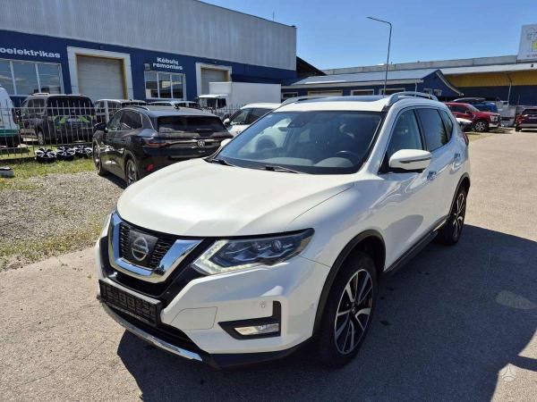 White Nissan X-Trail 2018 in Siauliai, with an engine capacity of 2.00 L and mileage of 95 thousand km for 11900 €, photo 3 on AUTOMOTO.COM.LV