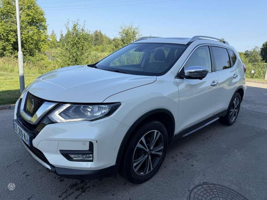 White Nissan X-Trail 2018 in Taurage, with an engine capacity of 1.60 L and mileage of 142 thousand km for 8500 €, photo 1 on AUTOMOTO.COM.LV