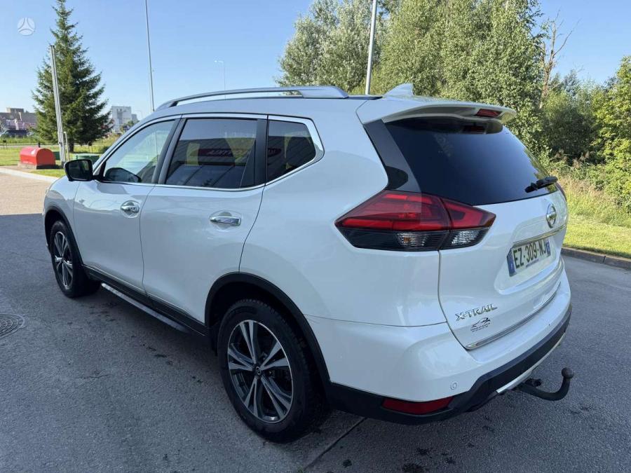 White Nissan X-Trail 2018 in Taurage, with an engine capacity of 1.60 L and mileage of 142 thousand km for 8500 €, photo 5 on AUTOMOTO.COM.LV