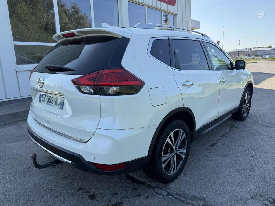 White Nissan X-Trail 2018 in Taurage, with an engine capacity of 1.60 L and mileage of 142 thousand km for 8500 €, photo 10 on AUTOMOTO.COM.LV