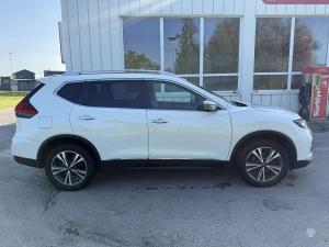 White Nissan X-Trail 2018 in Taurage, with an engine capacity of 1.60 L and mileage of 142 thousand km for 8500 €, photo 11 on AUTOMOTO.COM.LV