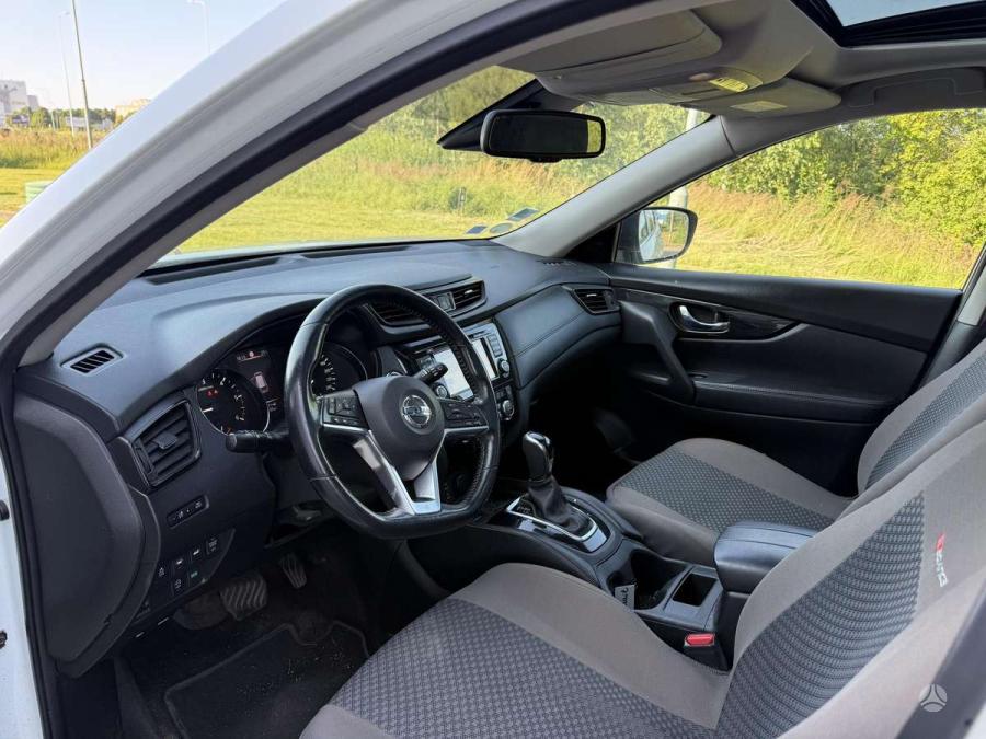 White Nissan X-Trail 2018 in Taurage, with an engine capacity of 1.60 L and mileage of 142 thousand km for 8500 €, photo 16 on AUTOMOTO.COM.LV