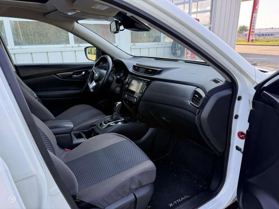 White Nissan X-Trail 2018 in Taurage, with an engine capacity of 1.60 L and mileage of 142 thousand km for 8500 €, photo 18 on AUTOMOTO.COM.LV