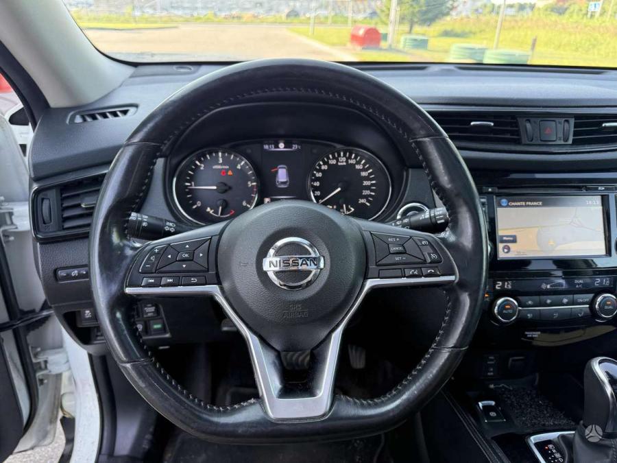 White Nissan X-Trail 2018 in Taurage, with an engine capacity of 1.60 L and mileage of 142 thousand km for 8500 €, photo 20 on AUTOMOTO.COM.LV