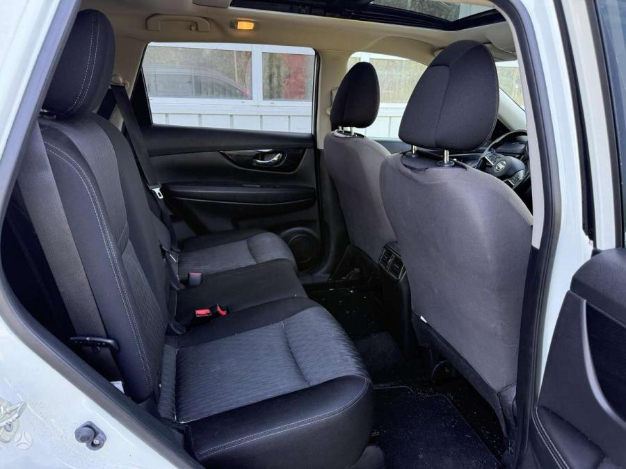 White Nissan X-Trail 2018 in Taurage, with an engine capacity of 1.60 L and mileage of 142 thousand km for 8500 €, photo 26 on AUTOMOTO.COM.LV
