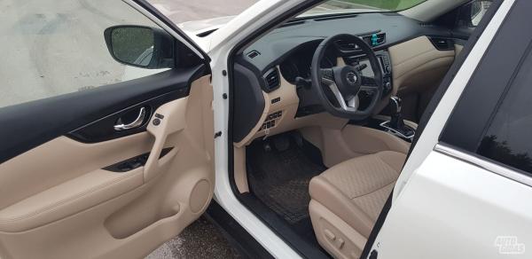 White Nissan X-Trail 2018 in Kretinga, with an engine capacity of 2.50 L and mileage of 91 thousand km for 11800 €, photo 7 on AUTOMOTO.COM.LV