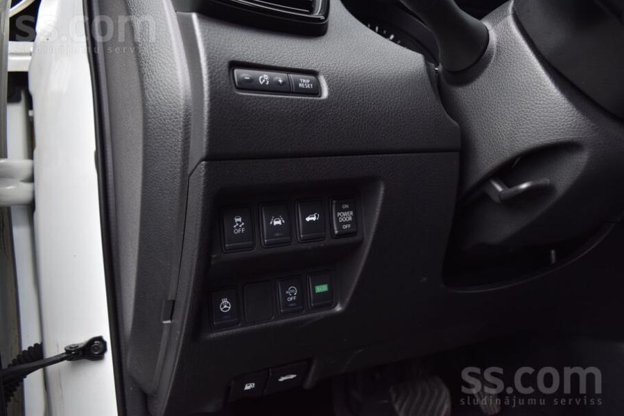 White Nissan X-Trail 2019 in Riga, with an engine capacity of 2.00 L and mileage of 146 thousand km for 15900 €, photo 12 on AUTOMOTO.COM.LV