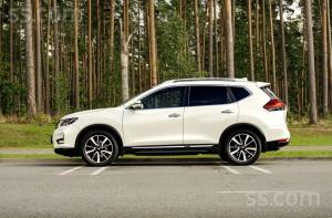 White Nissan X-Trail 2020 in Riga, with an engine capacity of 1.80 L and mileage of 100 thousand km for 15890 €, photo 4 on AUTOMOTO.COM.LV