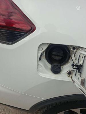 White Nissan X-Trail 2020 in Radviliskis, with an engine capacity of 2.49 L and mileage of 171 thousand km for 12000 €, photo 11 on AUTOMOTO.COM.LV