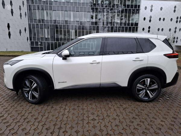 White Nissan X-Trail 2023 in Vilnius, with an engine capacity of 1.50 L and mileage of 56 thousand km for 27700 €, photo 3 on AUTOMOTO.COM.LV