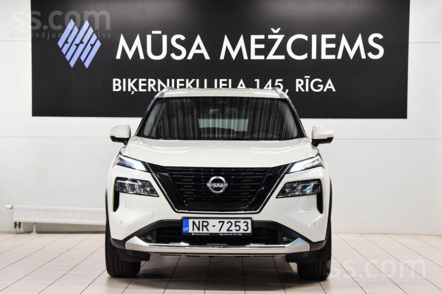 White Nissan X-Trail 2023 in Riga, with an engine capacity of 1.50 L and mileage of 41 thousand km for 32590 €, photo 3 on AUTOMOTO.COM.LV
