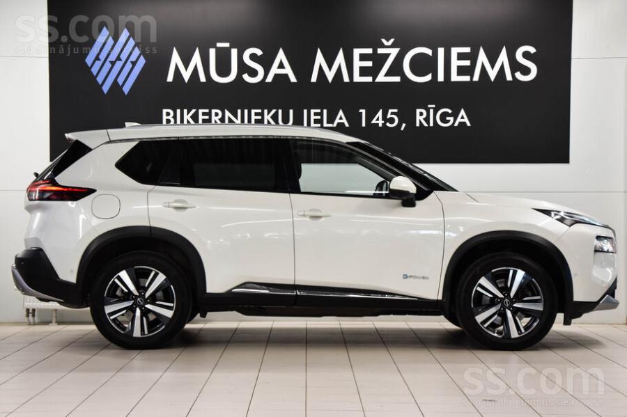 White Nissan X-Trail 2023 in Riga, with an engine capacity of 1.50 L and mileage of 41 thousand km for 32590 €, photo 5 on AUTOMOTO.COM.LV