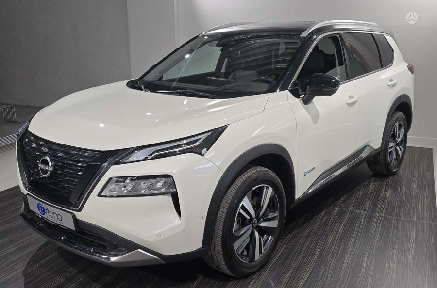 White Nissan X-Trail 2024 in Siauliai, with an engine capacity of 1.50 L and mileage of 26 thousand km for 32900 €, photo 3 on AUTOMOTO.COM.LV