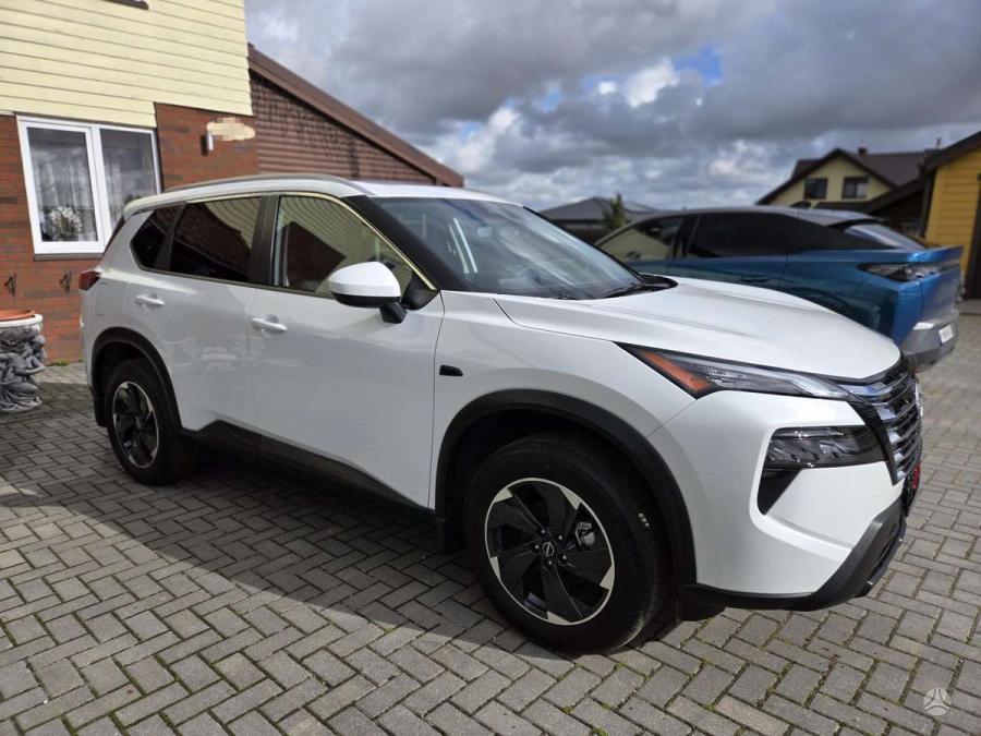 White Nissan X-Trail 2026 in Klaipeda, with an engine capacity of 1.50 L and mileage of 1 thousand km for 28400 €, photo 3 on AUTOMOTO.COM.LV