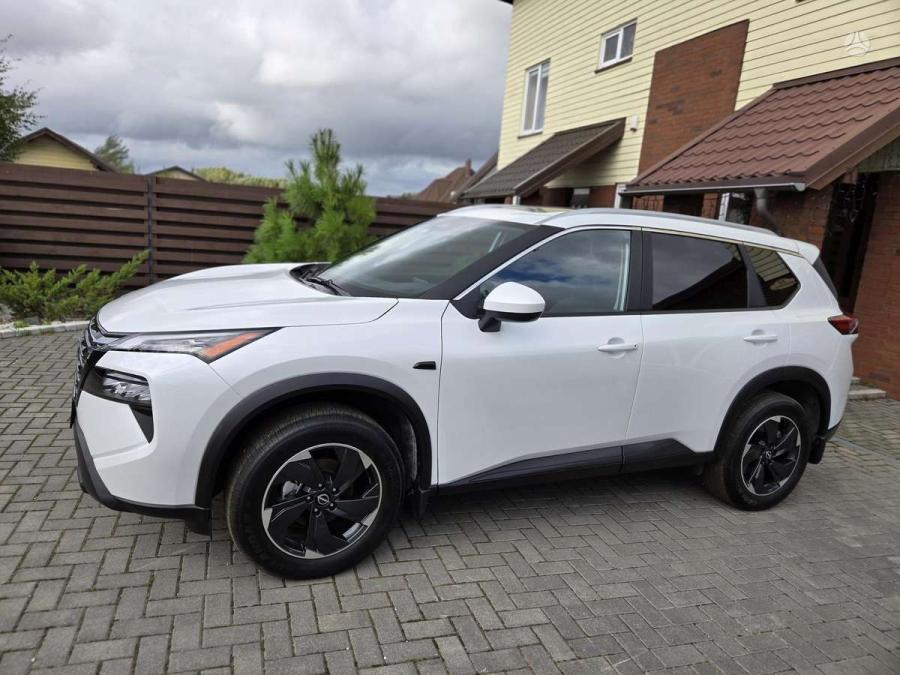 White Nissan X-Trail 2026 in Klaipeda, with an engine capacity of 1.50 L and mileage of 1 thousand km for 28400 €, photo 4 on AUTOMOTO.COM.LV