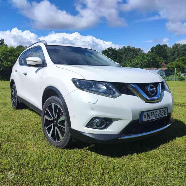 White Nissan X-Trail 2017 in Vilnius, with an engine capacity of 1.60 L and mileage of 141 thousand km for 10950 €, photo 1 on AUTOMOTO.COM.LV
