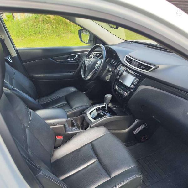 White Nissan X-Trail 2017 in Vilnius, with an engine capacity of 1.60 L and mileage of 141 thousand km for 10950 €, photo 7 on AUTOMOTO.COM.LV