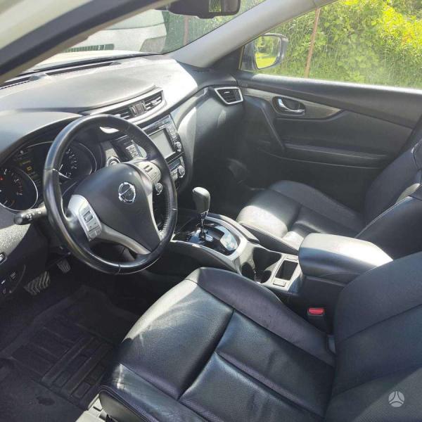 White Nissan X-Trail 2017 in Vilnius, with an engine capacity of 1.60 L and mileage of 141 thousand km for 10950 €, photo 9 on AUTOMOTO.COM.LV