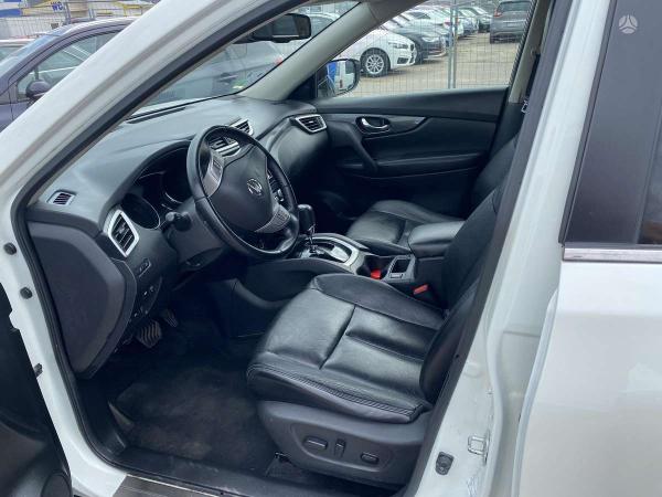 White Nissan X-Trail 2015 in Kaunas, with an engine capacity of 1.60 L and mileage of 250 thousand km for 9550 €, photo 8 on AUTOMOTO.COM.LV
