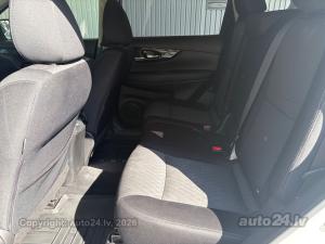 White Nissan X-Trail 2020 in Tallinn, with an engine capacity of 1.30 L and mileage of 171 thousand km for 12990 €, photo 13 on AUTOMOTO.COM.LV