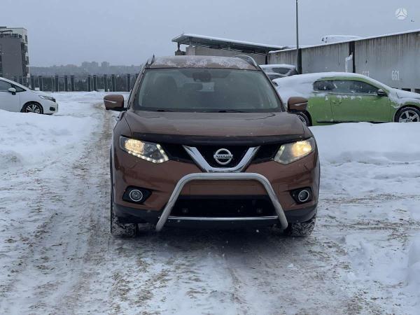 Yellow Nissan X-Trail 2015 in Vilnius, with an engine capacity of 1.60 L and mileage of 190 thousand km for 8200 €, photo 2 on AUTOMOTO.COM.LV