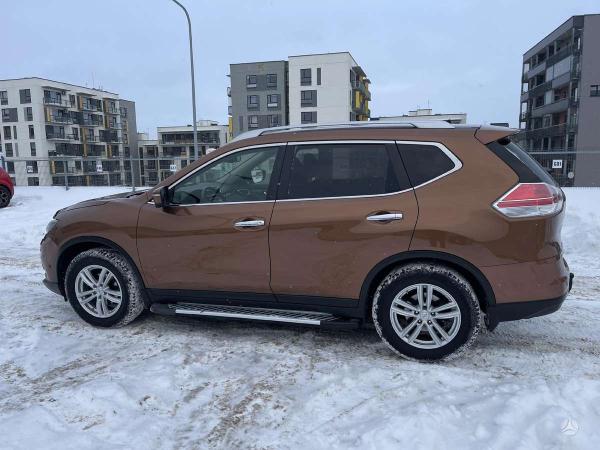 Yellow Nissan X-Trail 2015 in Vilnius, with an engine capacity of 1.60 L and mileage of 190 thousand km for 8200 €, photo 3 on AUTOMOTO.COM.LV