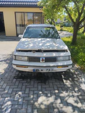 White Oldsmobile Cutlass 1988 in Klaipeda, with an engine capacity of 2.47 L and mileage of 160 thousand km for 999 €, photo 3 on AUTOMOTO.COM.LV