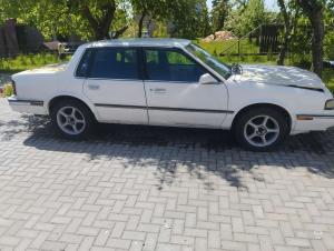 White Oldsmobile Cutlass 1988 in Klaipeda, with an engine capacity of 2.47 L and mileage of 160 thousand km for 999 €, photo 5 on AUTOMOTO.COM.LV