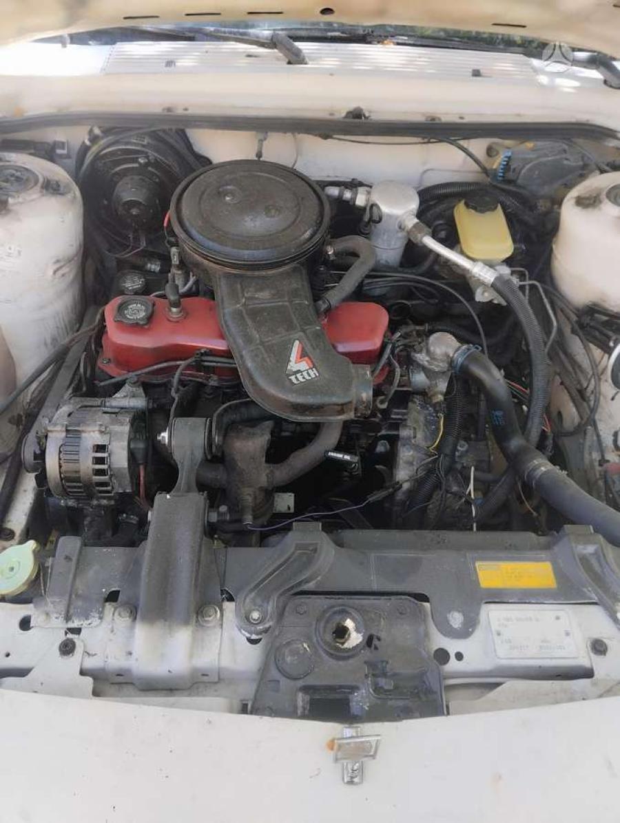 White Oldsmobile Cutlass 1988 in Klaipeda, with an engine capacity of 2.47 L and mileage of 160 thousand km for 999 €, photo 6 on AUTOMOTO.COM.LV