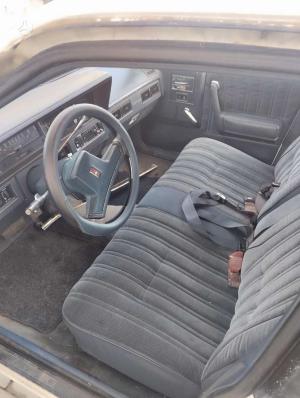 White Oldsmobile Cutlass 1988 in Klaipeda, with an engine capacity of 2.47 L and mileage of 160 thousand km for 999 €, photo 8 on AUTOMOTO.COM.LV