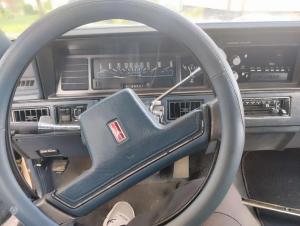 White Oldsmobile Cutlass 1988 in Klaipeda, with an engine capacity of 2.47 L and mileage of 160 thousand km for 999 €, photo 9 on AUTOMOTO.COM.LV