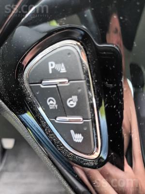 Brown Opel Adam 2016 in Riga, with an engine capacity of 1.40 L and mileage of 153 thousand km for 4750 €, photo 9 on AUTOMOTO.COM.LV