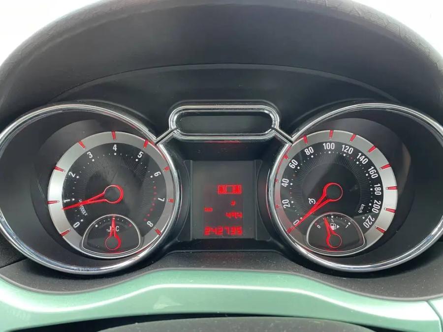 Pelēks Opel Adam 2013 Talsi, ar dzinēja tilpumu 1.20 L un nobraukumu 243 tūkst. km par 2900 €, foto 14 vietnē AUTOMOTO.COM.LV