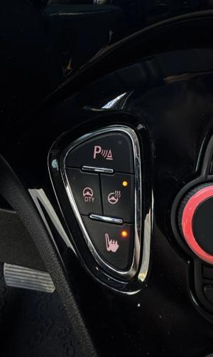 Opel Adam 2016 in Riga, with an engine capacity of 1.40 L and mileage of 83 thousand km for 6700 €, photo 18 on AUTOMOTO.COM.LV