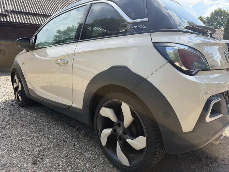 Balts Opel Adam 2017 Marijampole, ar dzinēja tilpumu 1.40 L un nobraukumu 179 tūkst. km par 5150 €, foto 4 vietnē AUTOMOTO.COM.LV