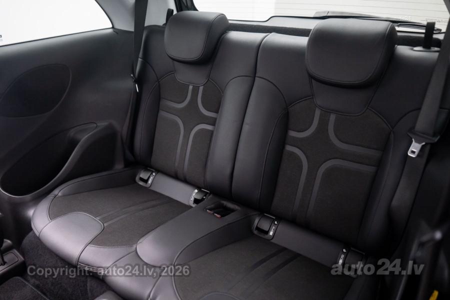 Белый Опель Адам 2014 в Таллин, объемом двигателя 1.40 л и пробегом 122 тыс. км за 4999 €, фото 11 на AUTOMOTO.COM.LV