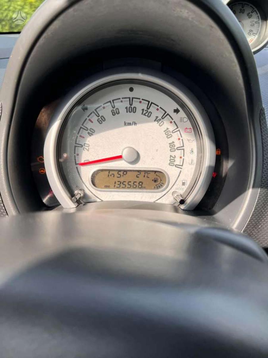 Red Opel Agila 2009 in Taurage, with an engine capacity of 1.23 L and mileage of 136 thousand km for 1100 €, photo 7 on AUTOMOTO.COM.LV