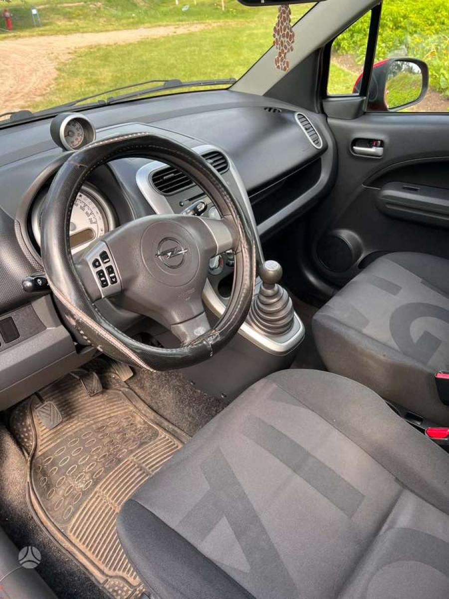 Red Opel Agila 2009 in Taurage, with an engine capacity of 1.23 L and mileage of 136 thousand km for 1100 €, photo 8 on AUTOMOTO.COM.LV
