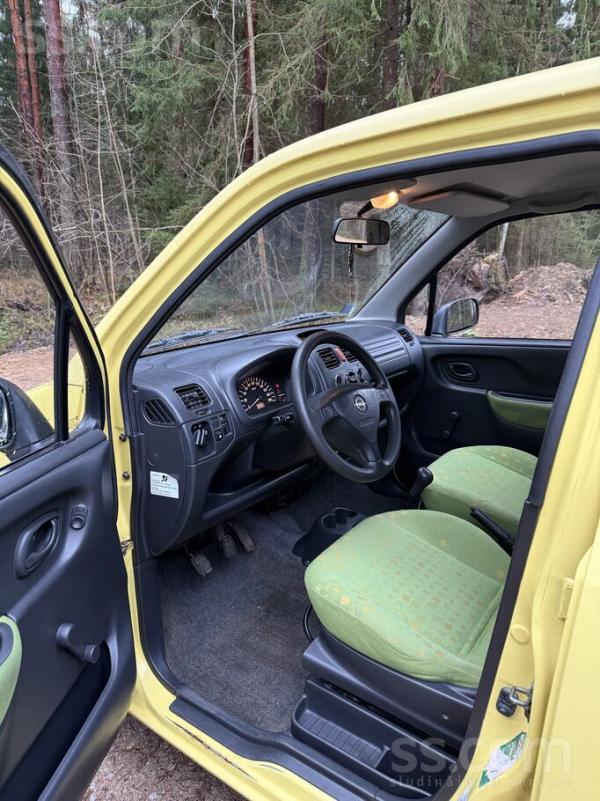 Yellow Opel Agila 2003 in Jelgava, with an engine capacity of 1.00 L and mileage of 94 thousand km for 1300 €, photo 4 on AUTOMOTO.COM.LV