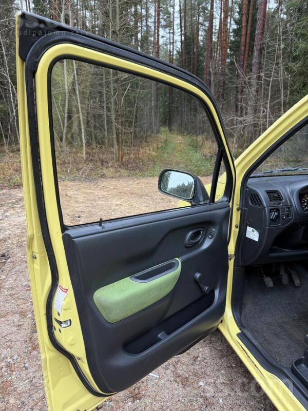 Yellow Opel Agila 2003 in Jelgava, with an engine capacity of 1.00 L and mileage of 94 thousand km for 1300 €, photo 5 on AUTOMOTO.COM.LV