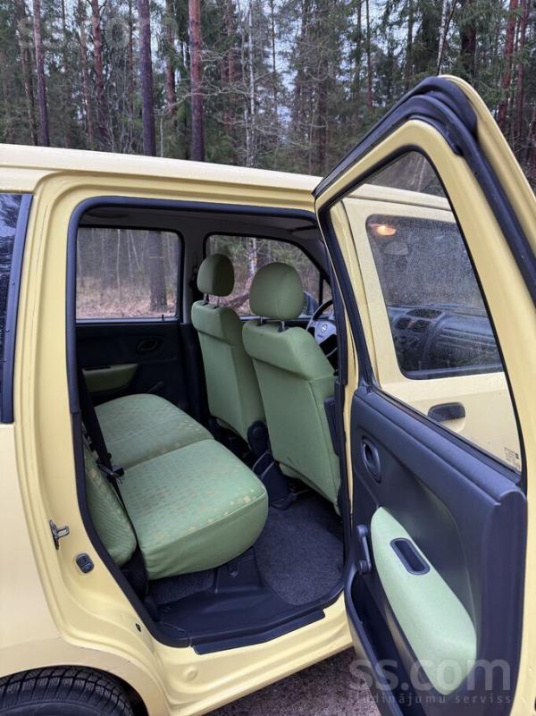 Yellow Opel Agila 2003 in Jelgava, with an engine capacity of 1.00 L and mileage of 94 thousand km for 1300 €, photo 10 on AUTOMOTO.COM.LV