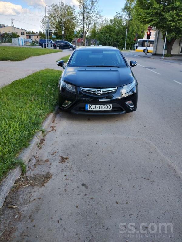 Black Opel Ampera 2012 in Jelgava, with an engine capacity of 1.40 L and mileage of 256 thousand km for 6700 €, photo 2 on AUTOMOTO.COM.LV