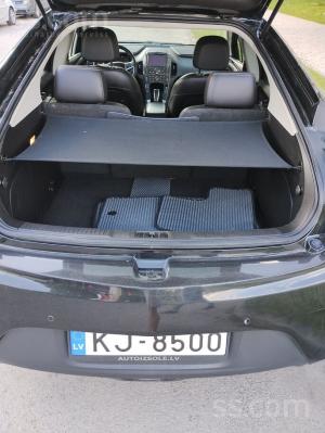Black Opel Ampera 2012 in Jelgava, with an engine capacity of 1.40 L and mileage of 256 thousand km for 6700 €, photo 7 on AUTOMOTO.COM.LV