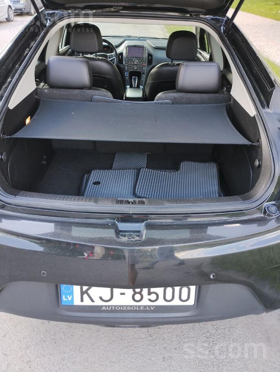 Black Opel Ampera 2012 in Jelgava, with an engine capacity of 1.40 L and mileage of 256 thousand km for 6700 €, photo 7 on AUTOMOTO.COM.LV
