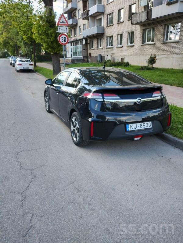 Black Opel Ampera 2012 in Jelgava, with an engine capacity of 1.40 L and mileage of 256 thousand km for 6700 €, photo 9 on AUTOMOTO.COM.LV